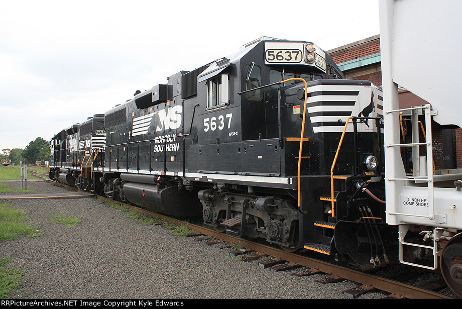 NS GP38-2 #5637 on WPMA-01